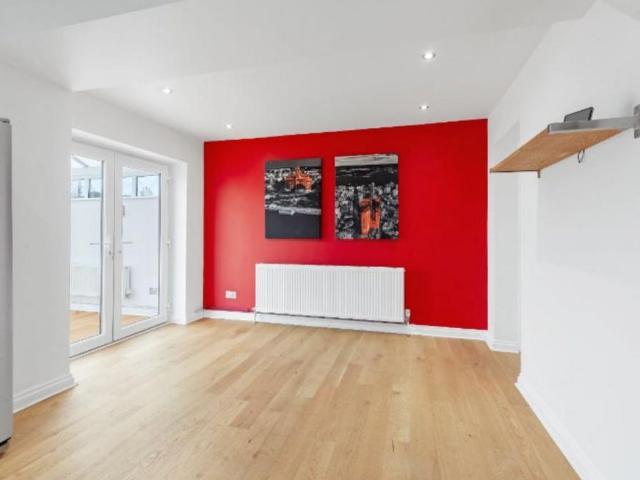 4 bedroom detached house to rent