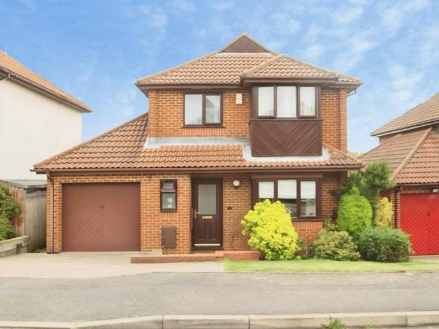 4 bedroom detached house to rent