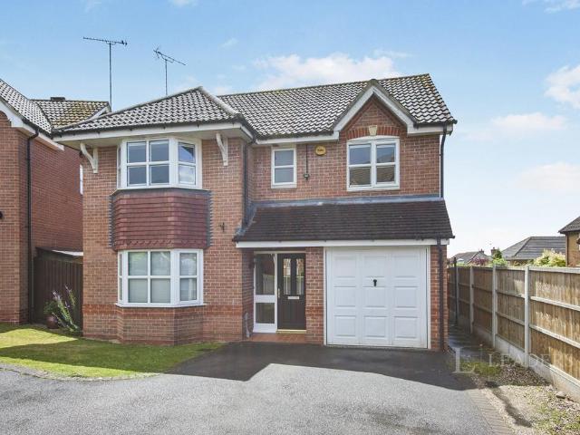 4 bedroom detached house to rent