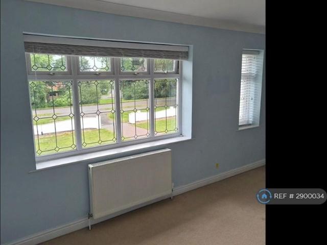 4 bedroom detached house to rent