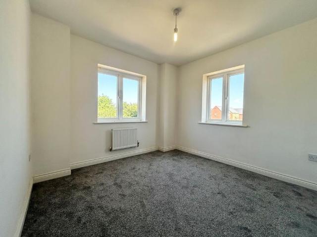 4 bedroom detached house to rent