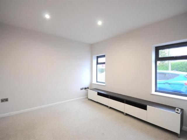 4 bedroom detached house to rent