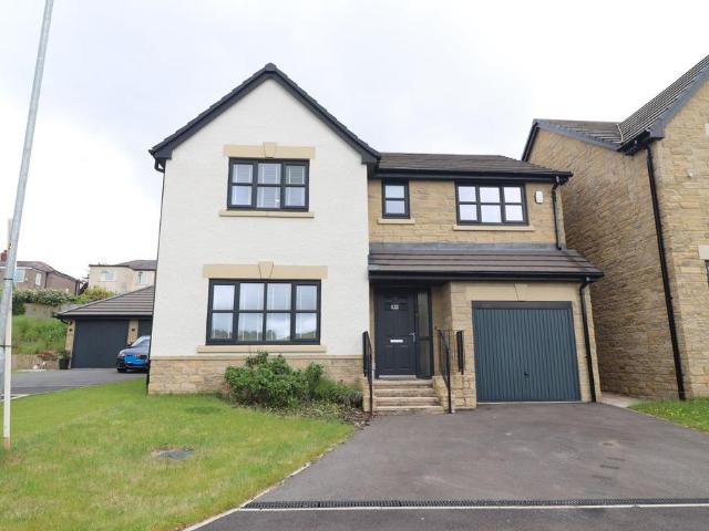 4 bedroom detached house to rent