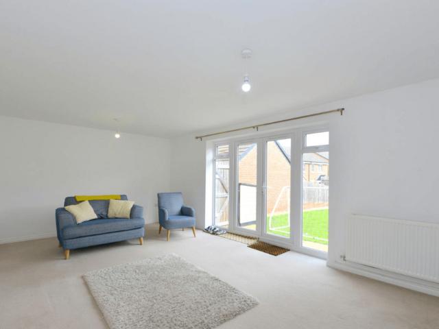 4 bedroom detached house to rent