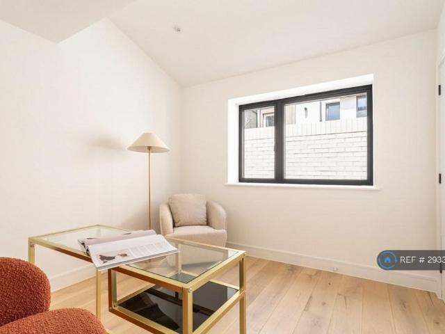 4 bedroom detached house to rent