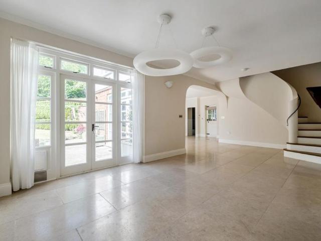 4 bedroom detached house to rent