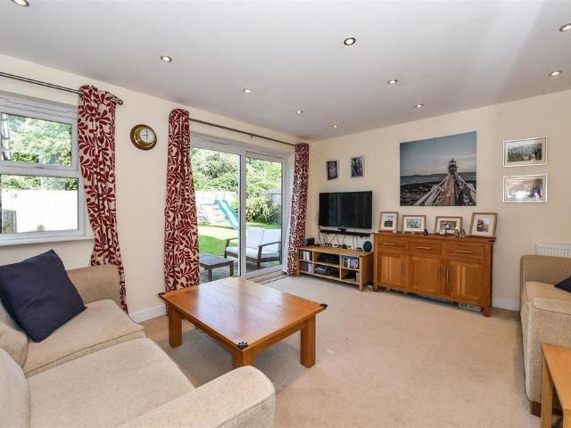4 bedroom detached house to rent