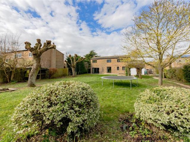 4 bedroom detached house to rent