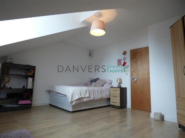 4 bedroom detached house to rent
