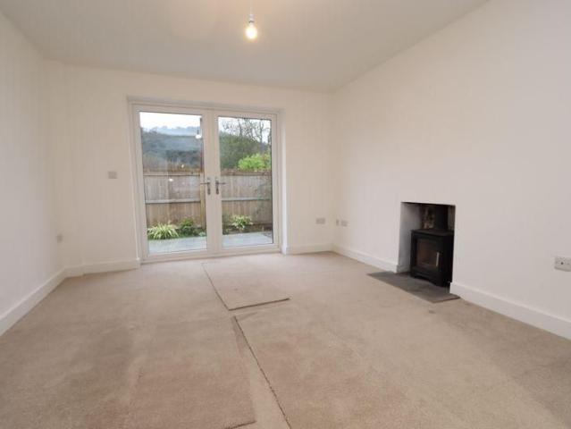 4 bedroom detached house to rent
