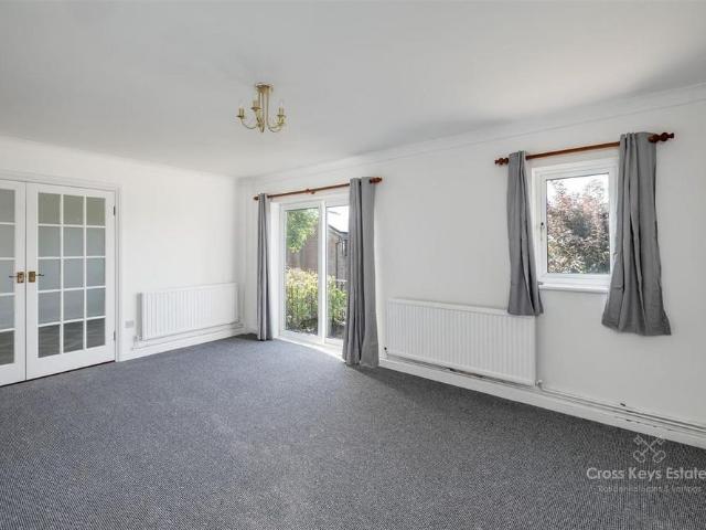 4 bedroom detached house to rent