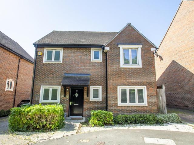 4 bedroom detached house to rent