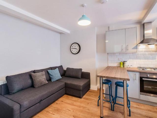4 bedroom detached house to rent