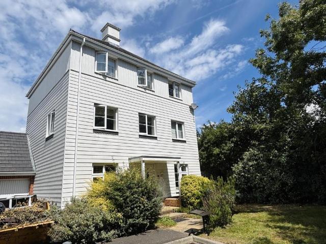 4 bedroom detached house to rent