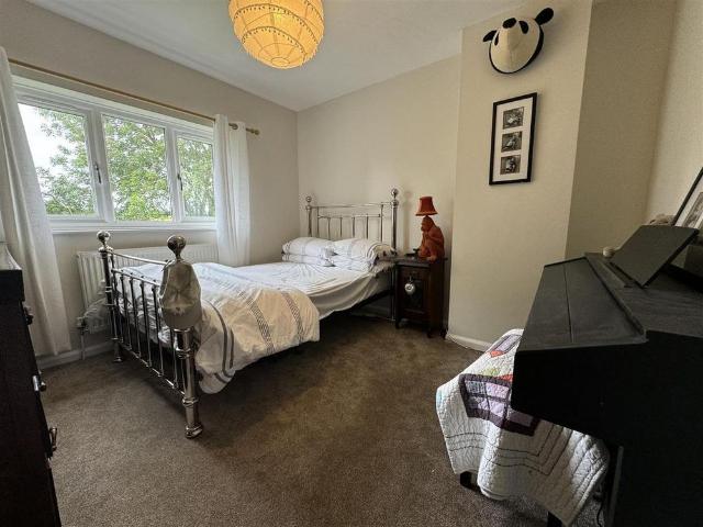 4 bedroom detached house to rent