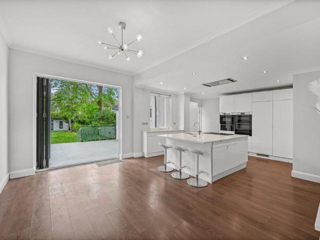 4 bedroom detached house to rent