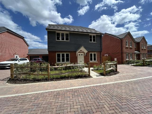 4 bedroom detached house to rent