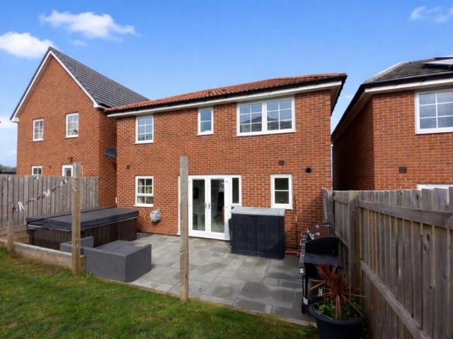 4 bedroom detached house to rent