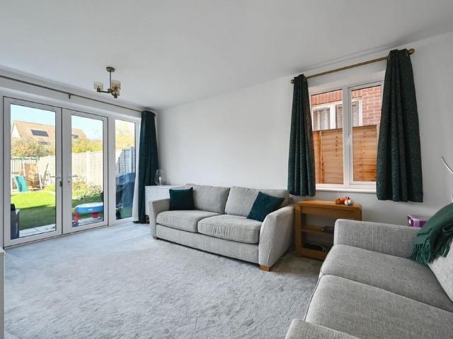 4 bedroom detached house to rent