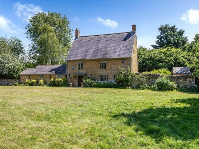 4 bedroom detached house to rent