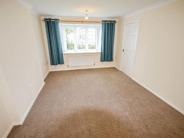 4 bedroom detached house to rent