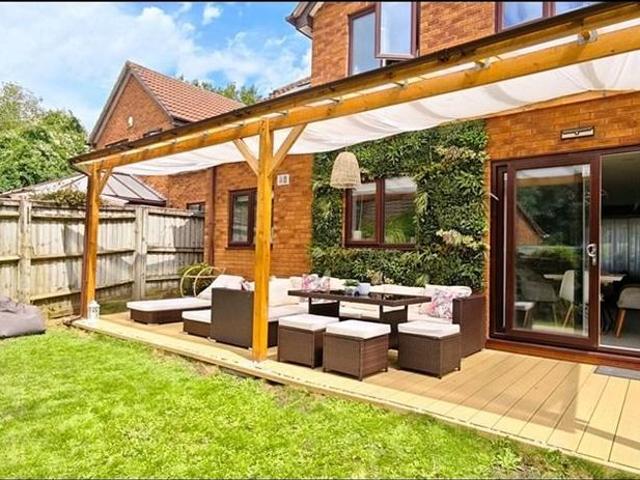 4 bedroom detached house to rent