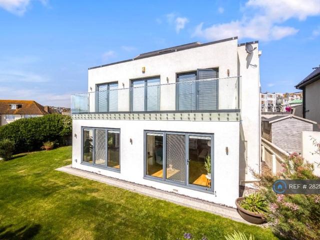 4 bedroom detached house to rent