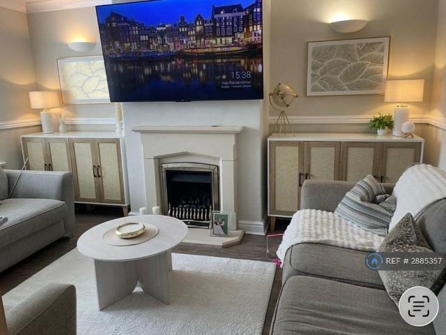 4 bedroom detached house to rent