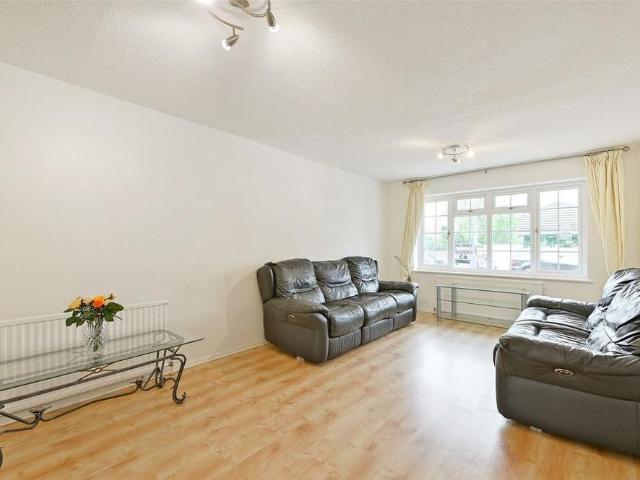 4 bedroom detached house to rent