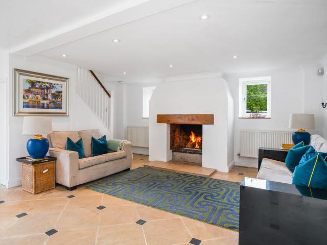 4 bedroom detached house to rent