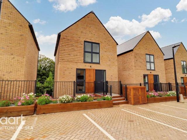 4 bedroom detached house to rent