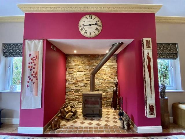 4 bedroom detached house to rent