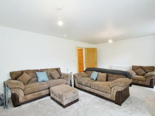 4 bedroom detached house to rent