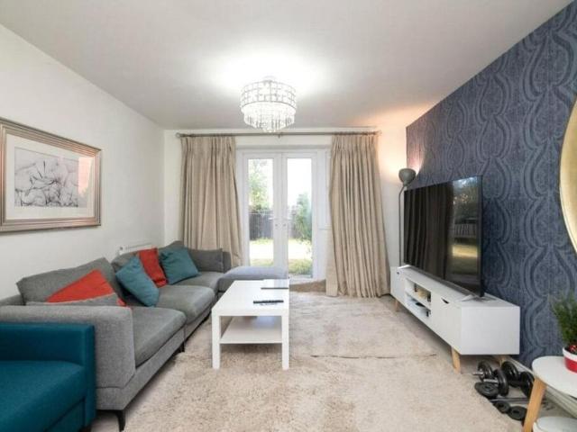 4 bedroom detached house to rent