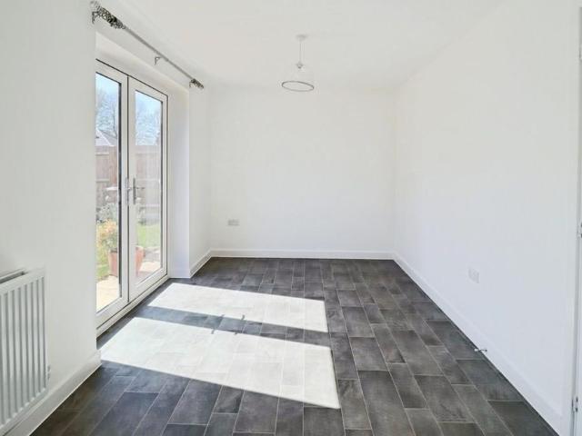 4 bedroom detached house to rent