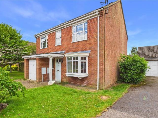 4 bedroom detached house to rent