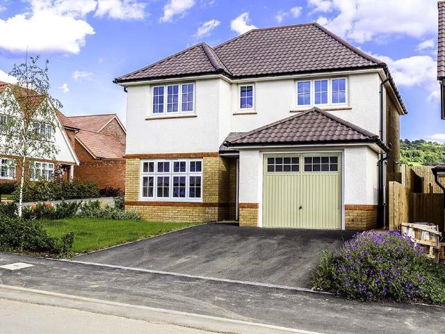 4 bedroom detached house to rent