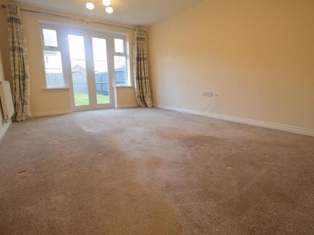 4 bedroom detached house to rent