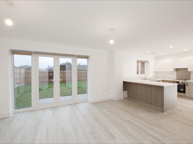 4 bedroom detached house to rent