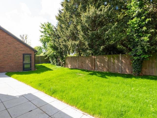 4 bedroom detached house to rent