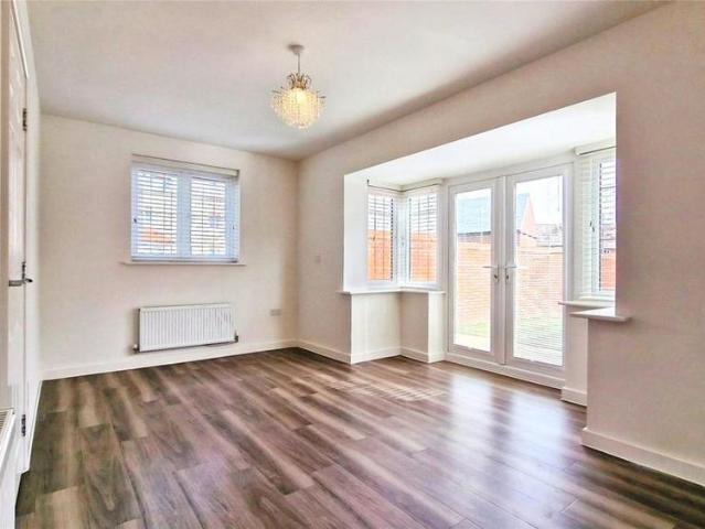 4 bedroom detached house to rent