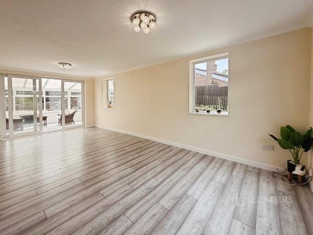 4 bedroom detached house to rent