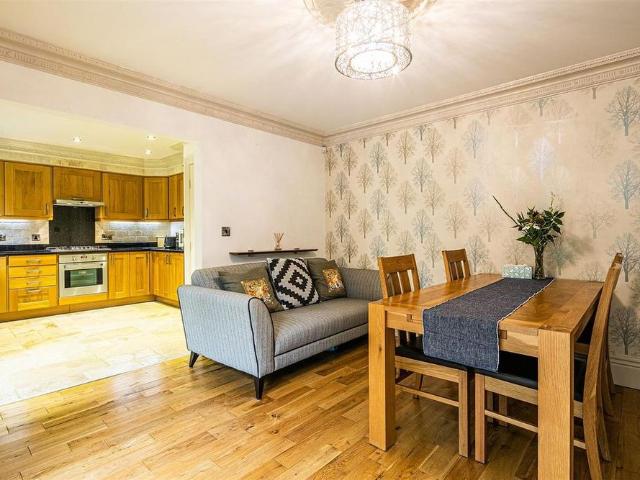 4 bedroom detached house to rent