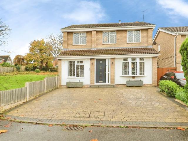 4 bedroom detached house to rent