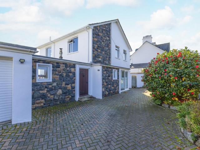 4 bedroom detached house to rent