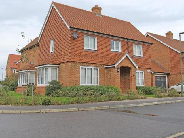 4 bedroom detached house to rent