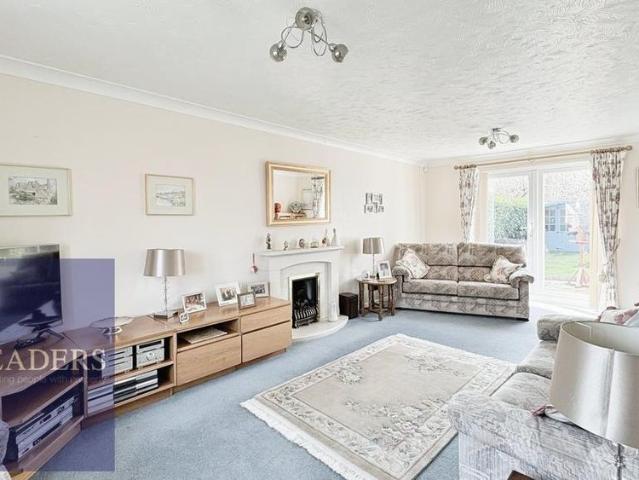 4 bedroom detached house to rent