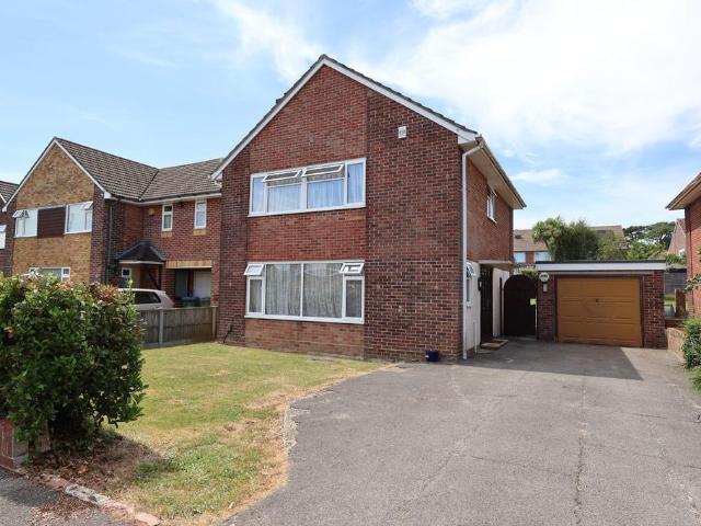 4 bedroom detached house to rent