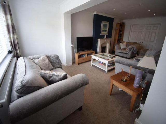 4 bedroom detached house to rent