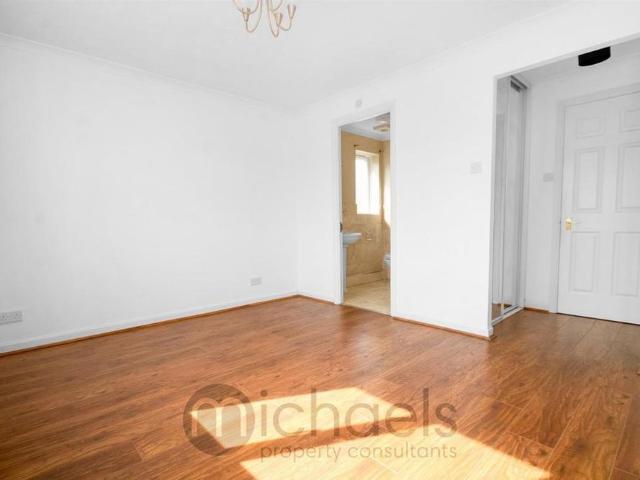 4 bedroom detached house to rent